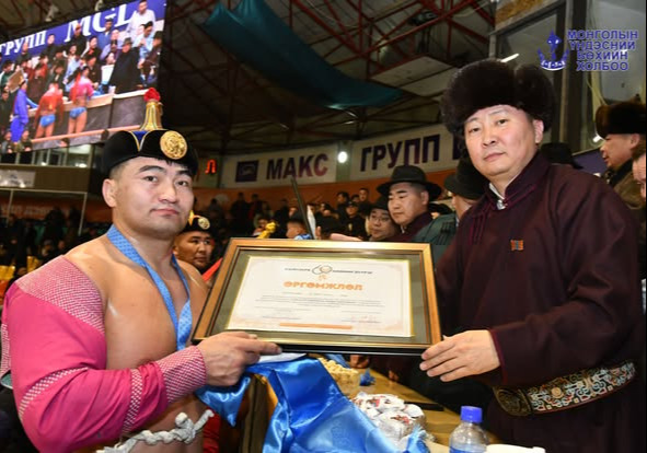 Баянзүрх хайрханы хишиг барилдаанд Ц Бямба Отгон арслан түрүүллээ